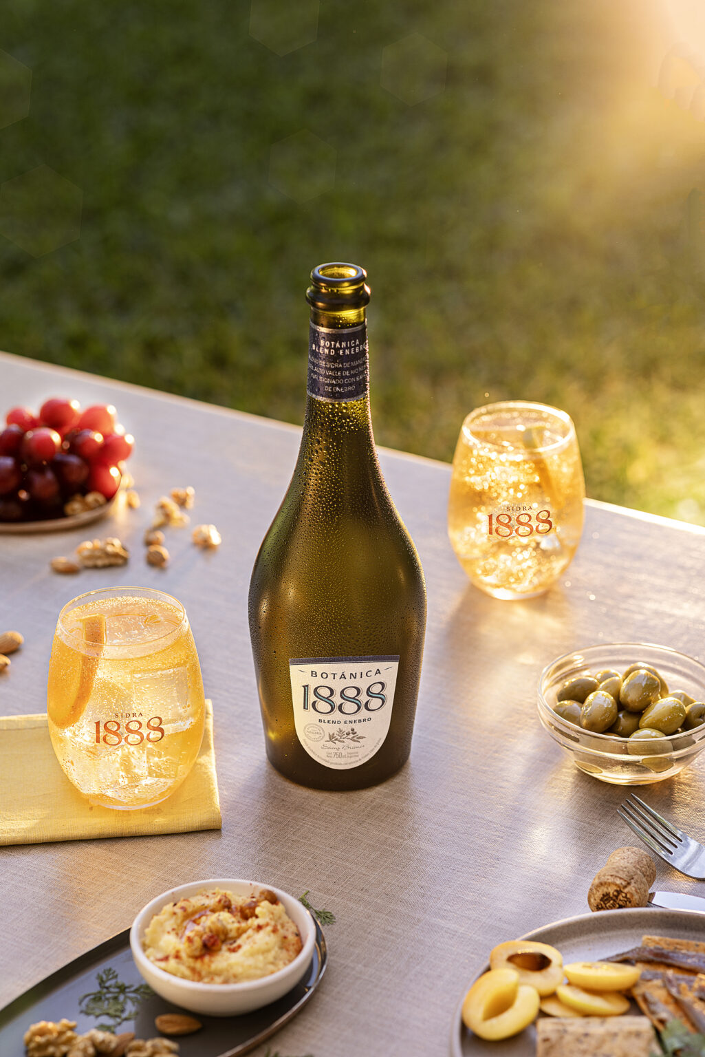 Sidra 1888 combina naturaleza y frescura en su nueva campaña para presentar su exclusiva ...